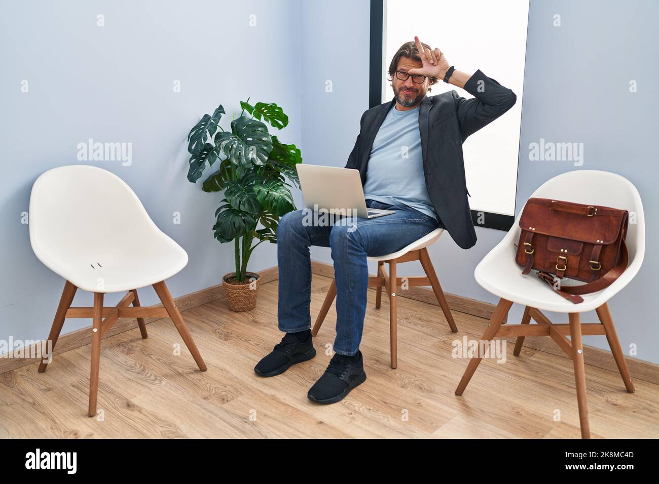 Loser hand gesture computer hi-res stock photography and images - Alamy