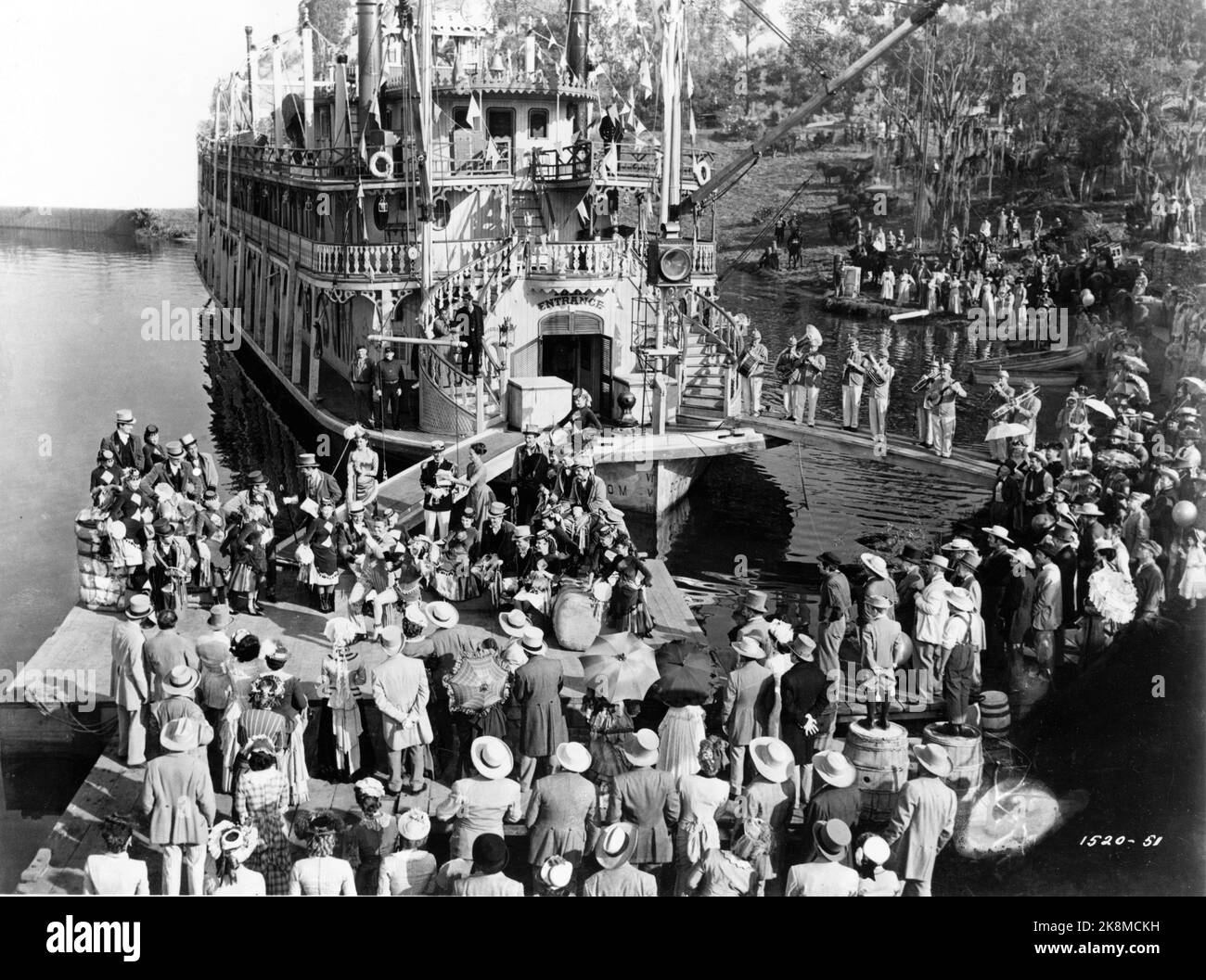 Ava gardner in show boat 1951 hi-res stock photography and images - Alamy