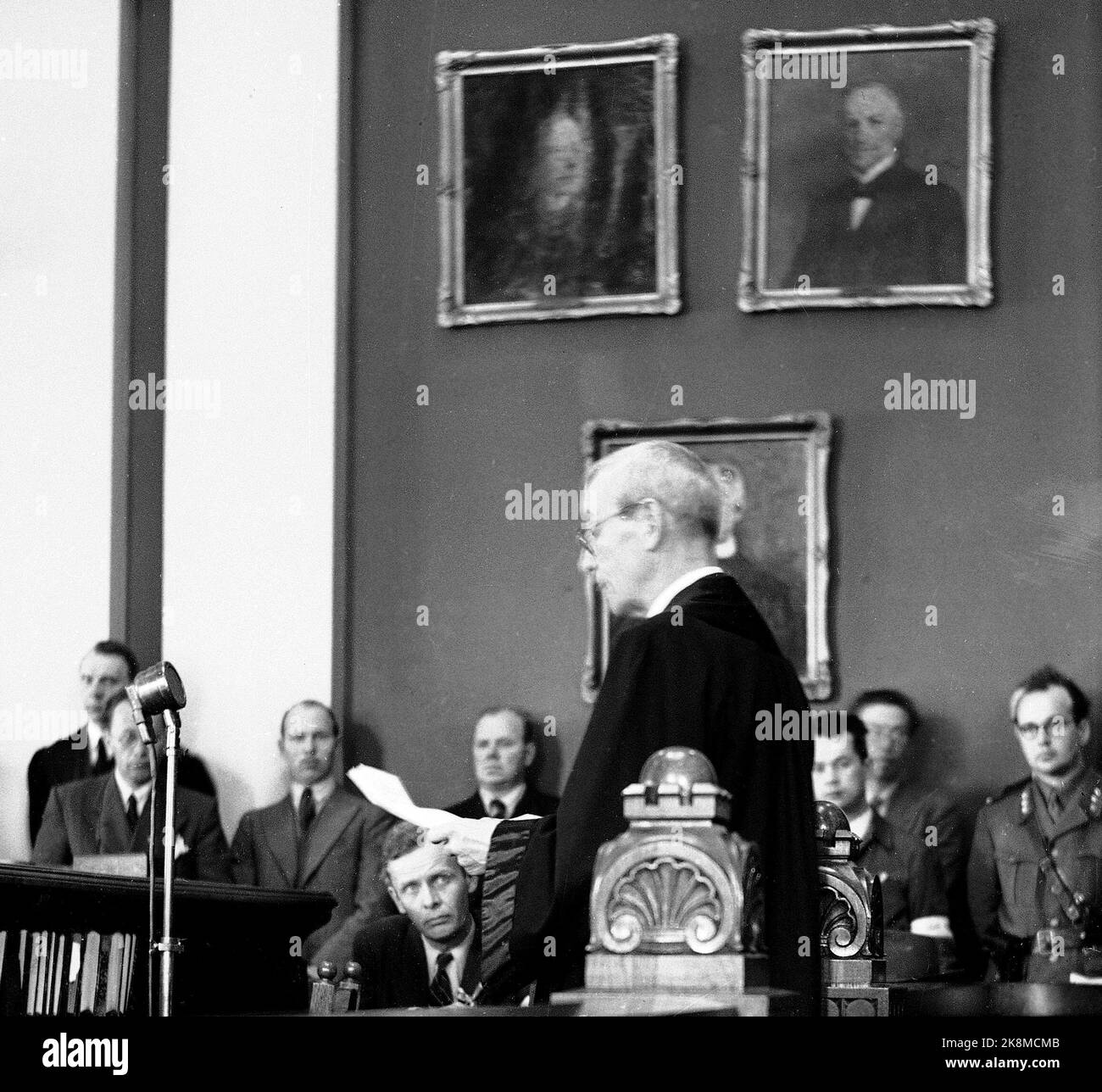 Kihle ntb judges courtroom the courts hi-res stock photography and ...