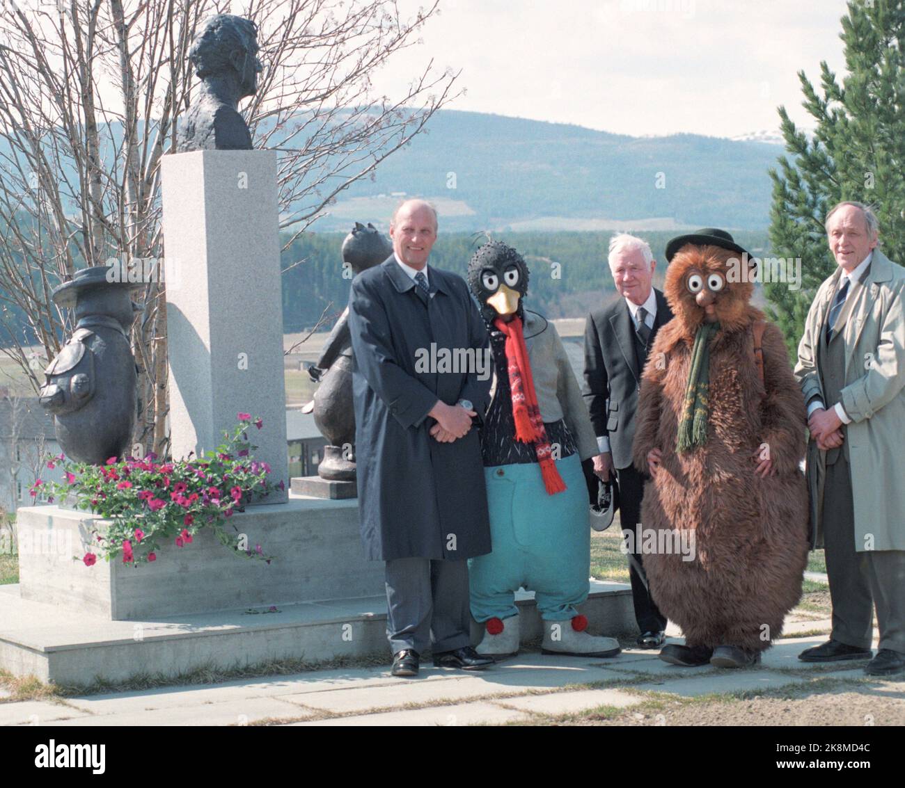 Alvdal. Opening of the Aukrustsenteret in Alvdal. King Harald together ...