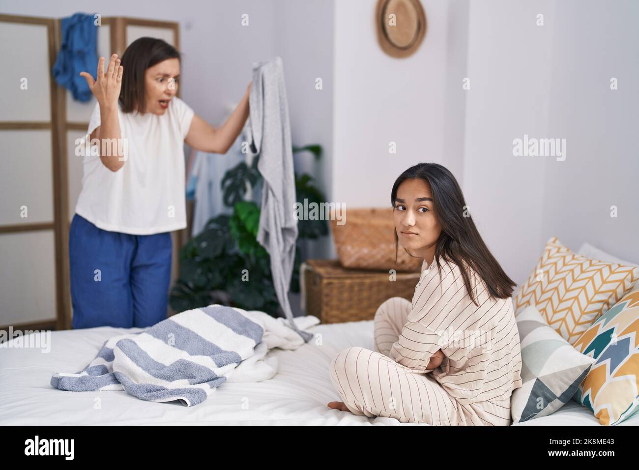 Mother daughter arguing clothes hi-res stock photography and images - Alamy