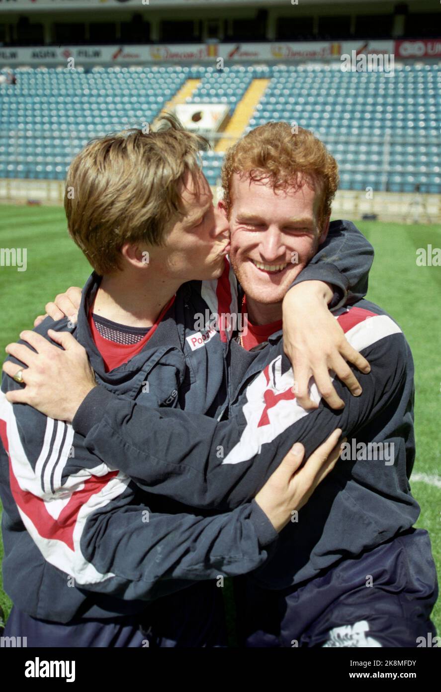 Erik johansen scanfoto ntb soccer embraces happiness kiss hi-res stock photography and images ...