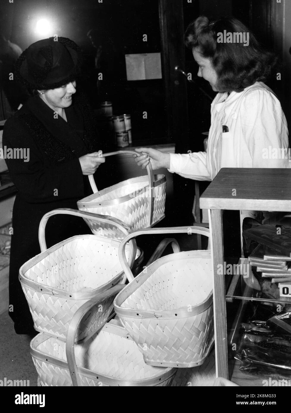 Th scotaam current ntb grocery rationing women action hi-res stock ...