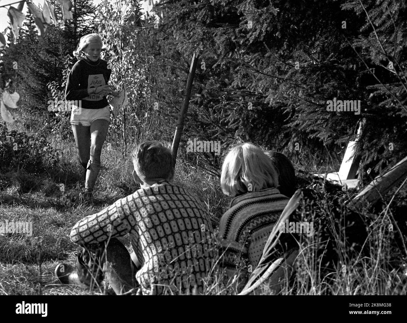 196510: Ingrid Thoresen in action during orienteering, October 1965 ...
