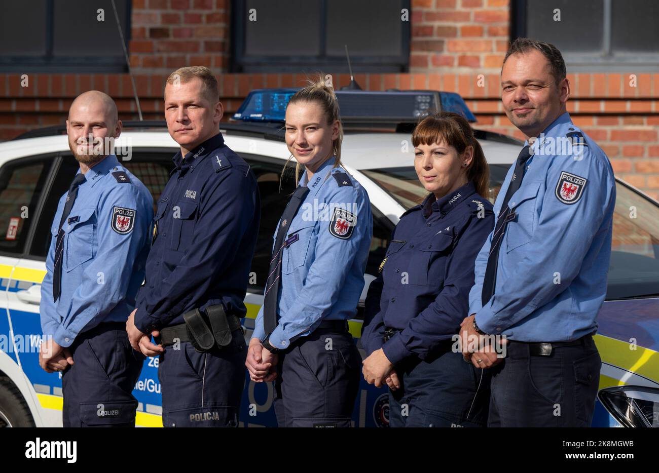 Guben, Germany. 24th Oct, 2022. German and Polish police officers stand ...