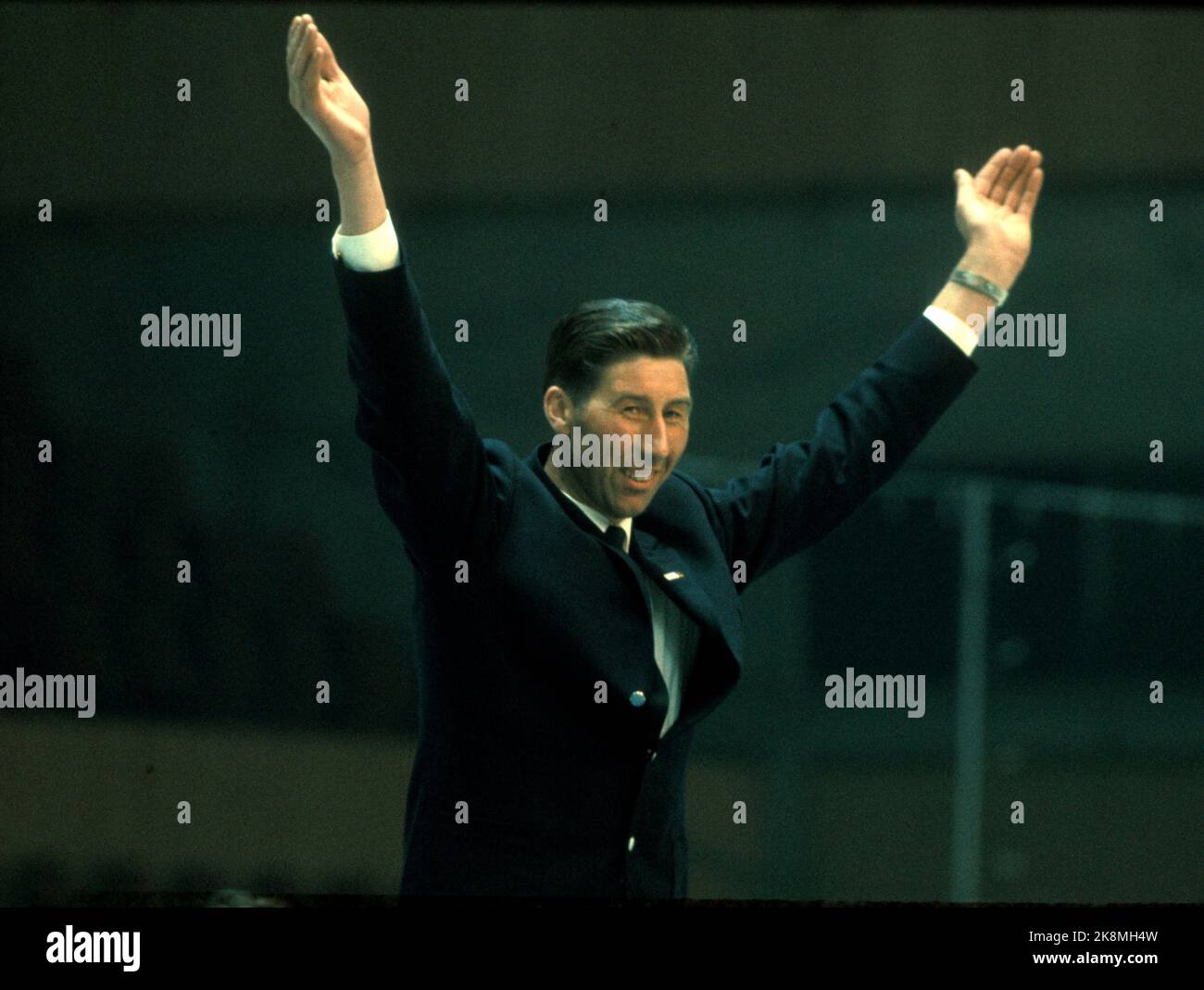 Men on victory pallet hi-res stock photography and images - Alamy