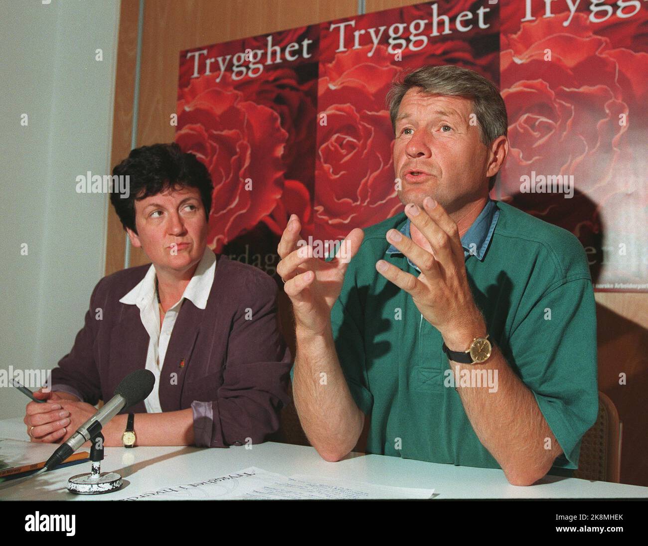Oslo 19950814: Ap leader Thorbjørn Jagland and Social Minister Hill ...