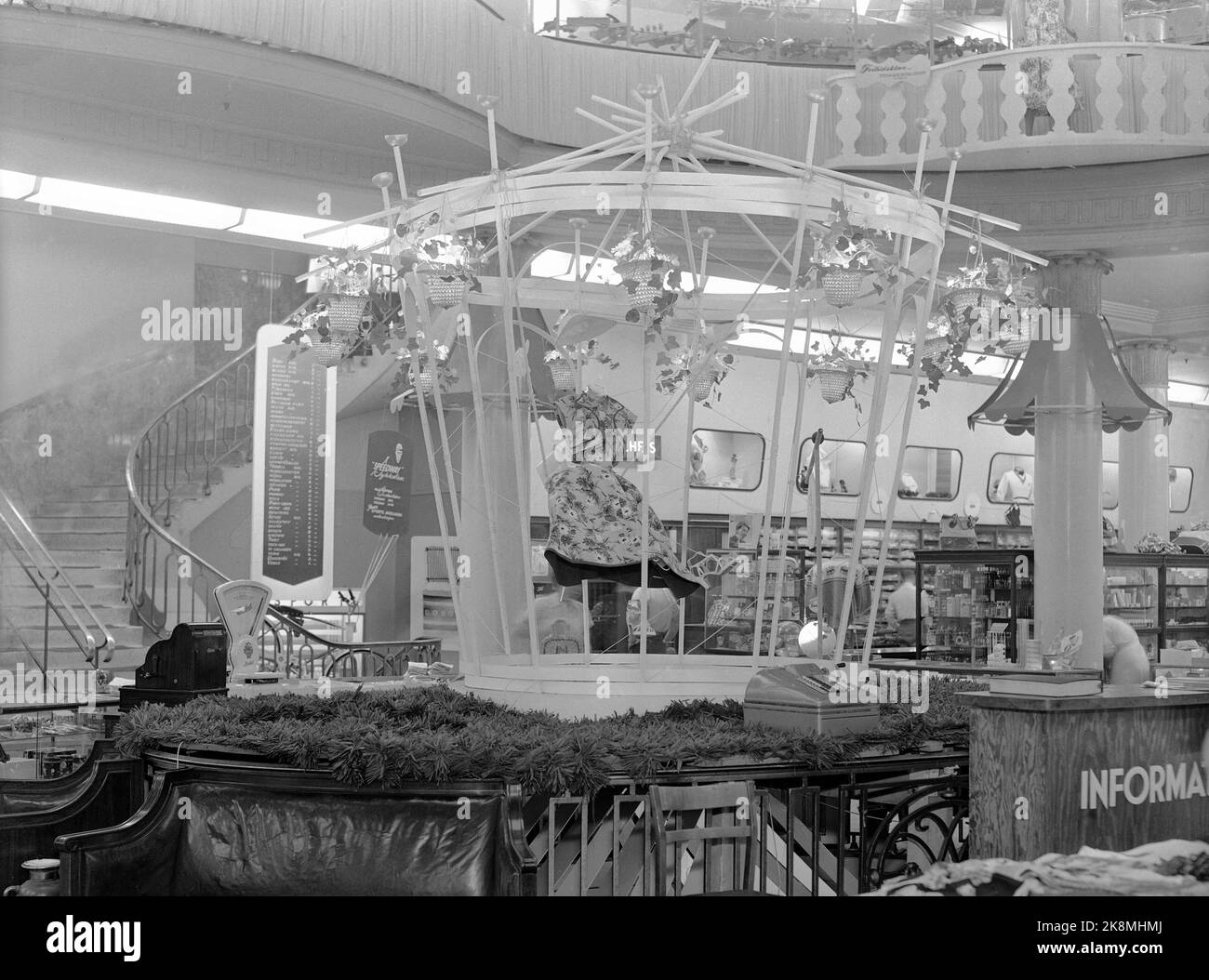 Oslo 19550619. Steen & Strøm. Commodity magazine in Kongens gate 23 ...