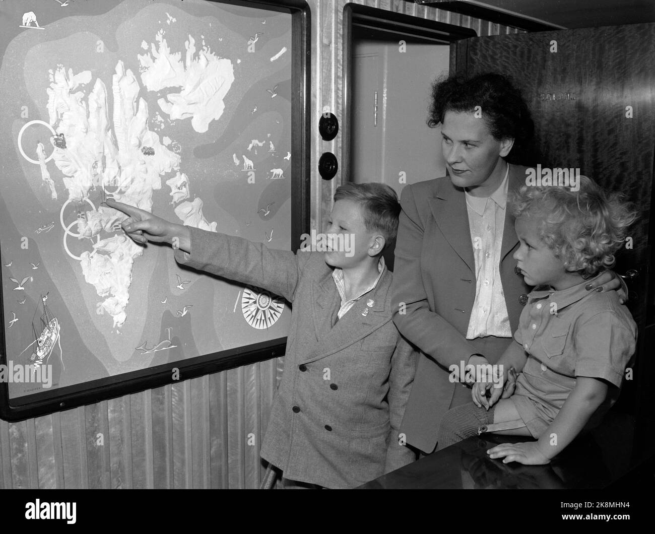 Ntb ntb boats families map interior hi-res stock photography and images ...