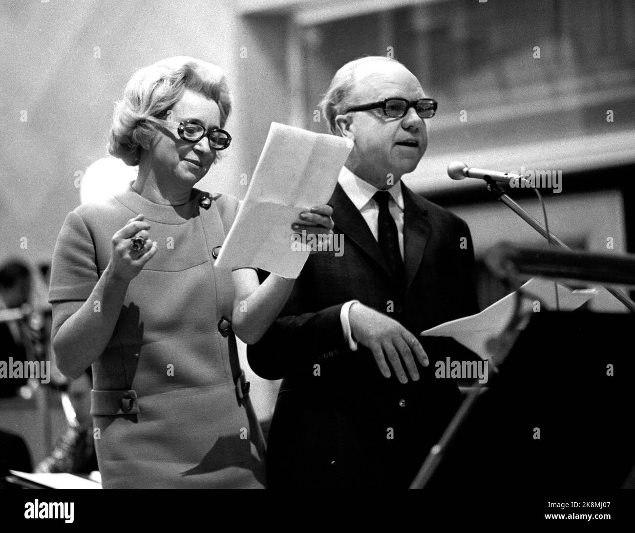 Current radio studios radio programs hi-res stock photography and ...