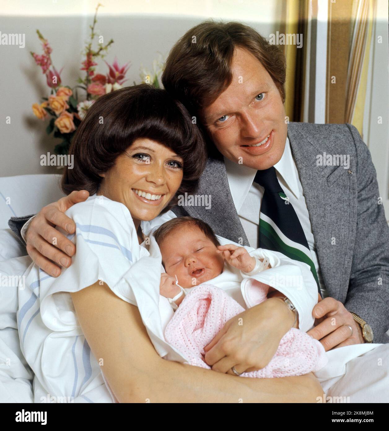 Oslo 19750420. Artist Wenche Myhre and husband Torben Friis-Möller are ...