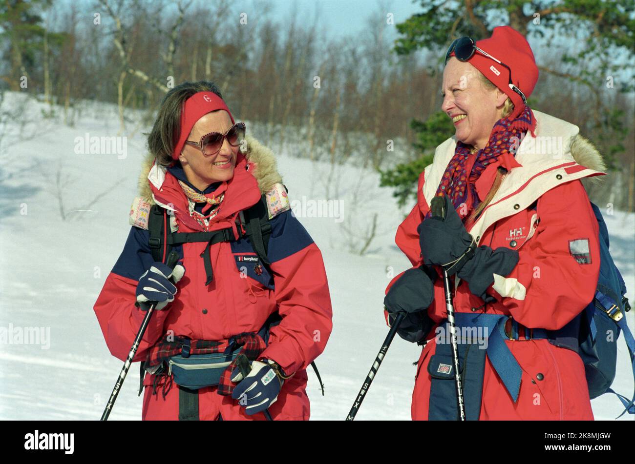 March 1993. The queens Sonja and Margrethe on skiing in Northern Norway together with Claus ...