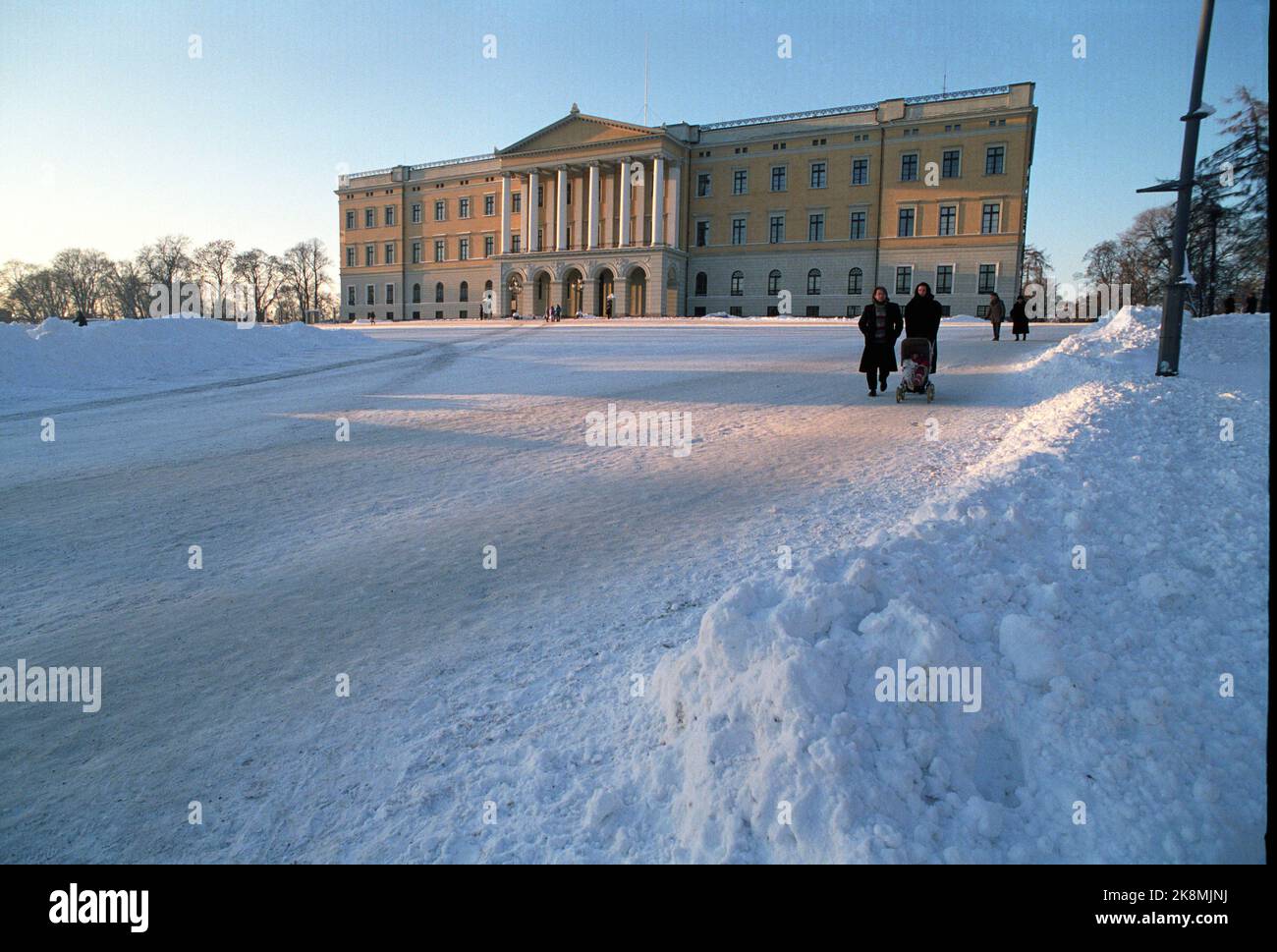 Oslo January 1991. Winter pictures from Oslo. Here from Slottsplassen ...