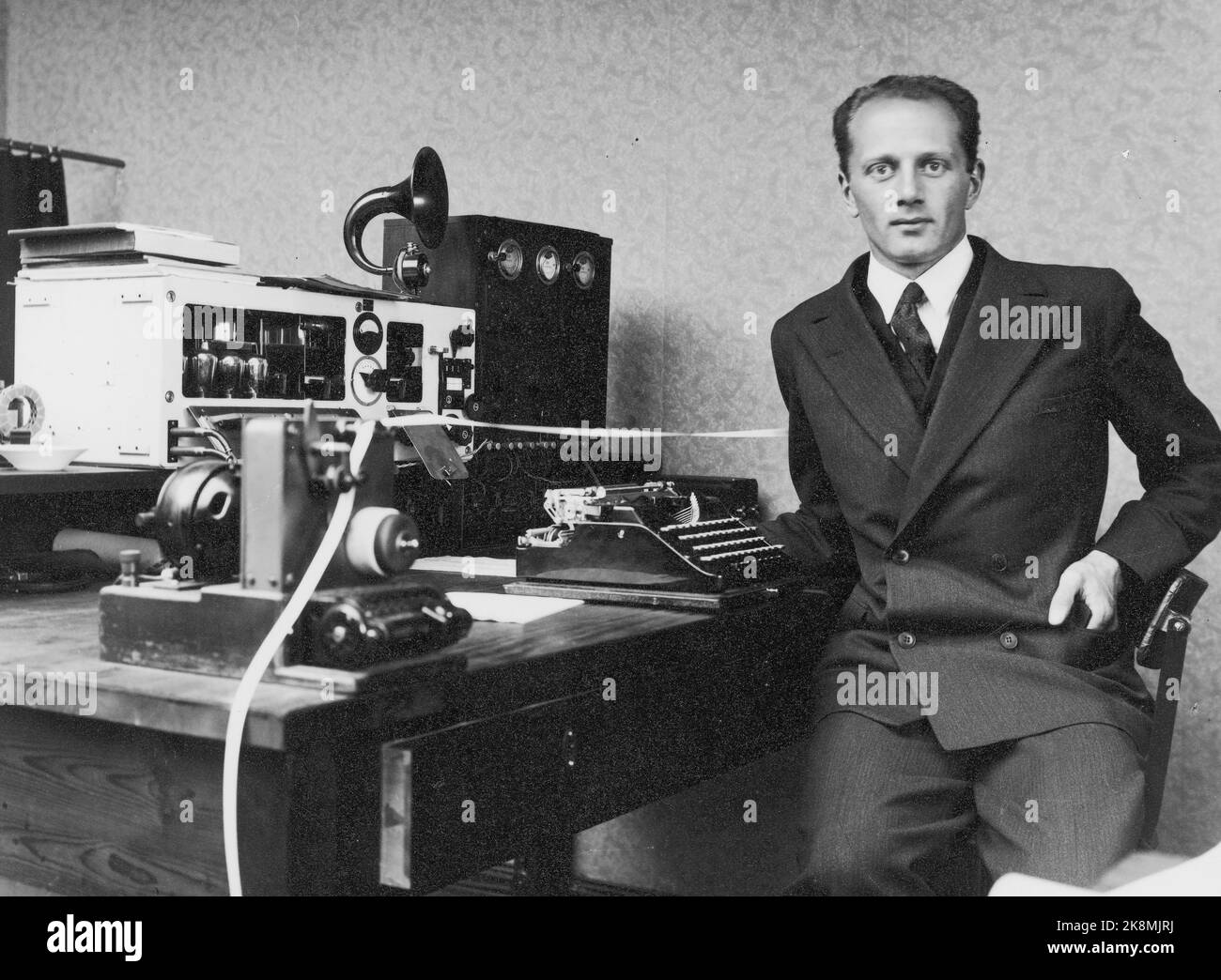 Oslo 1932, border 3, The first radio roof of news from abroad. Photo ...