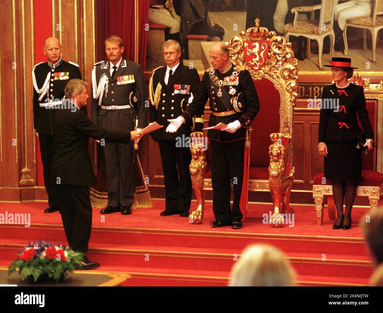 Black king royal throne hi-res stock photography and images - Alamy