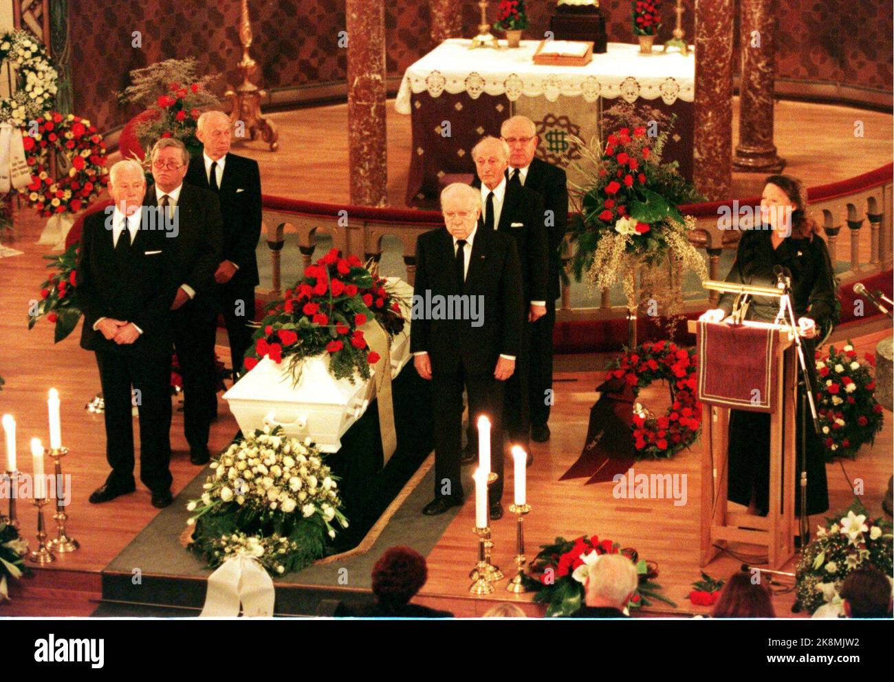 Oslo 19951204: Minister of Culture Åse Kleveland holds memorial speech ...