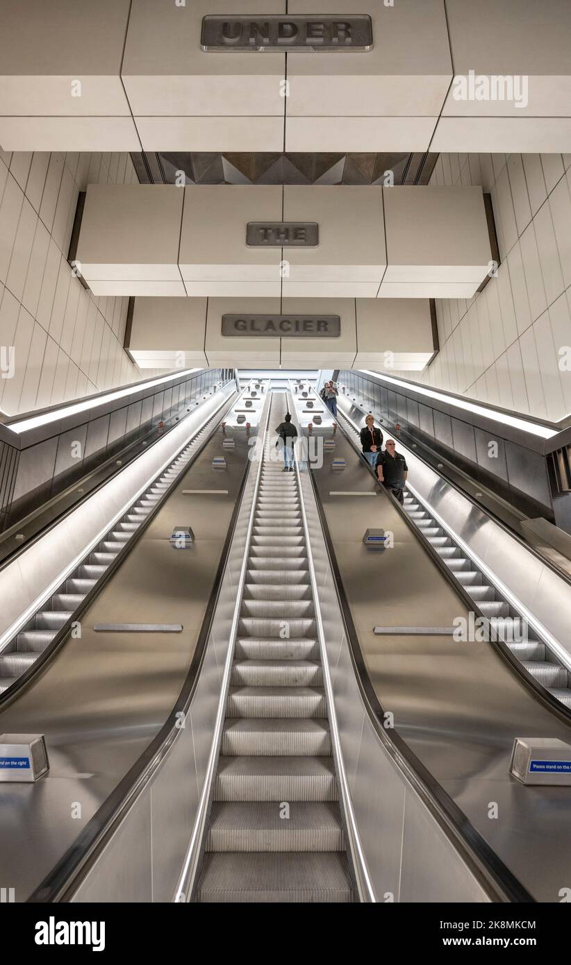 Bond Street, London, UK. 24 October 2022. The new ultra-modern Bond ...