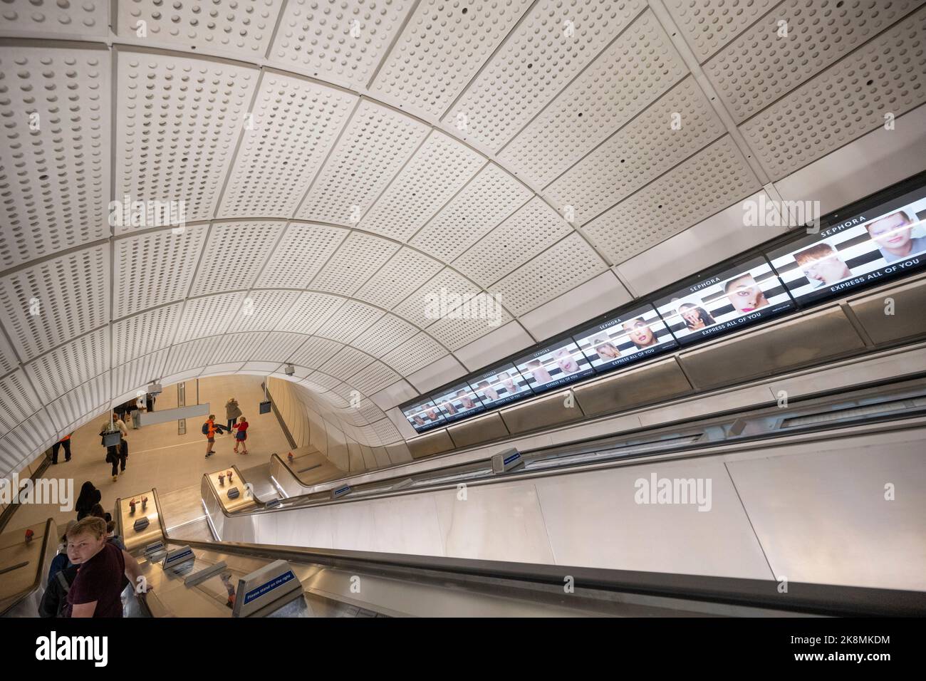 Bond Street, London, UK. 24 October 2022. The new ultra-modern Bond ...