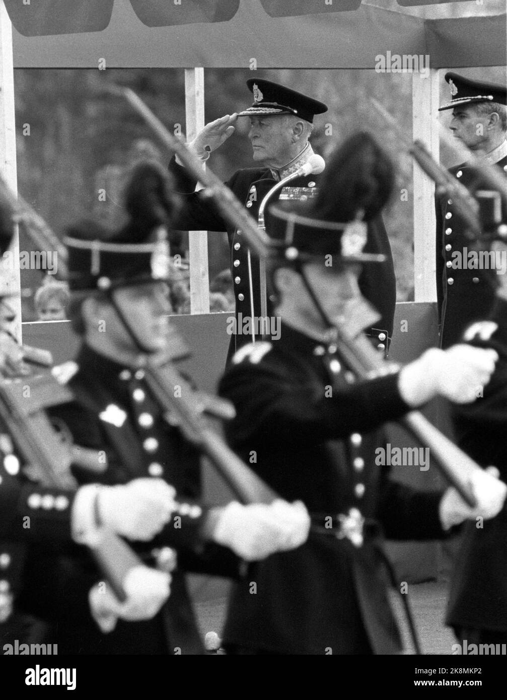 Oslo 1984-10: War School. King Olav V inspects the War School in ...