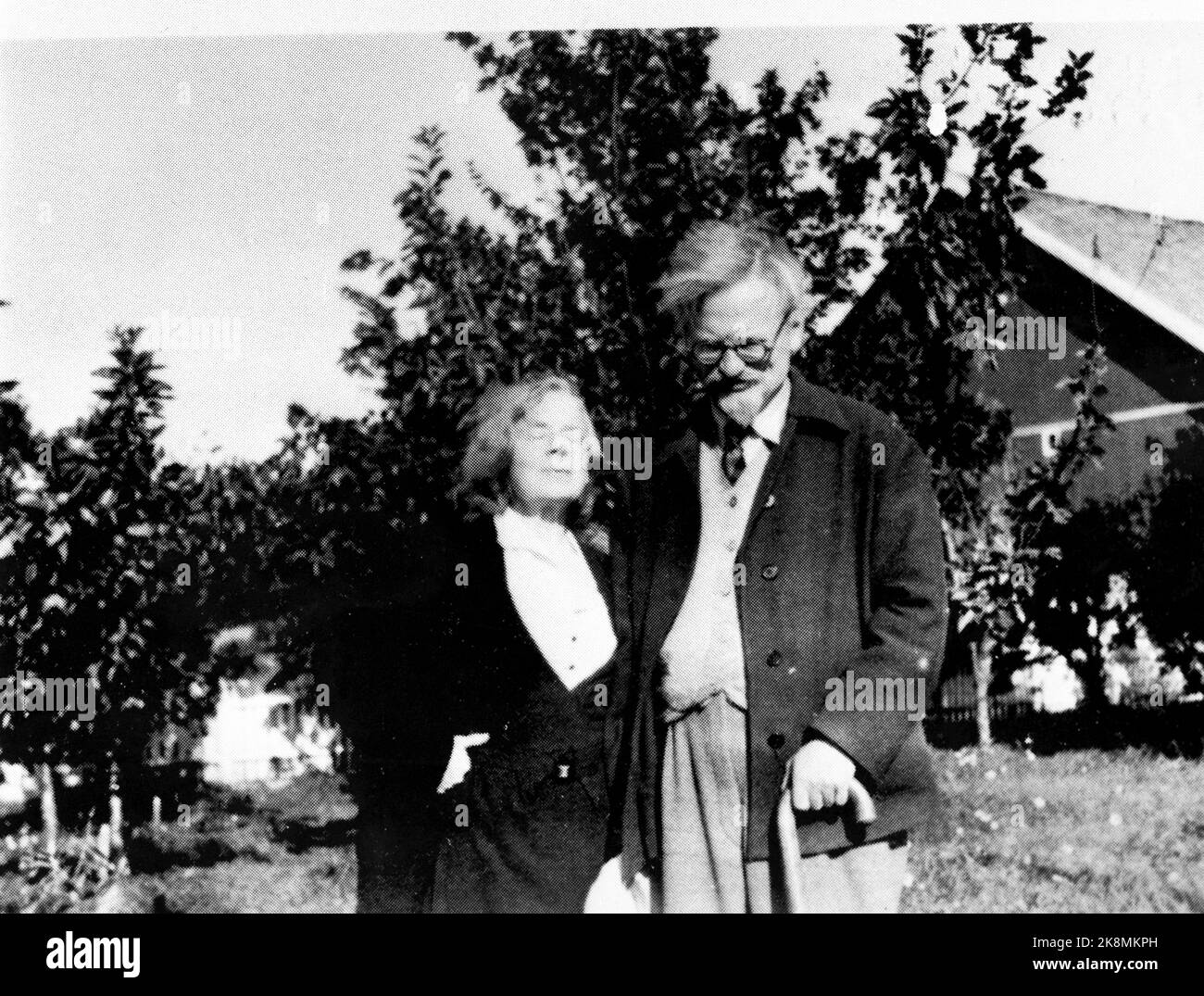 Leon trotsky and natalia Black and White Stock Photos & Images - Alamy