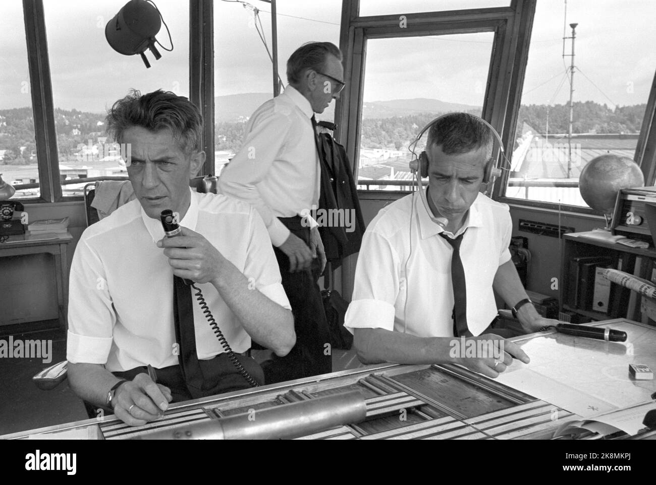 Air traffic control on Black and White Stock Photos & Images - Alamy