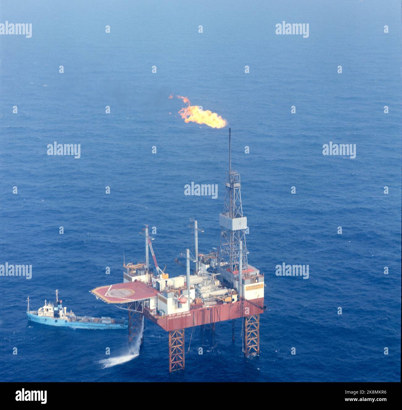 Ntb ntb oil drilling oil platforms hi-res stock photography and images ...