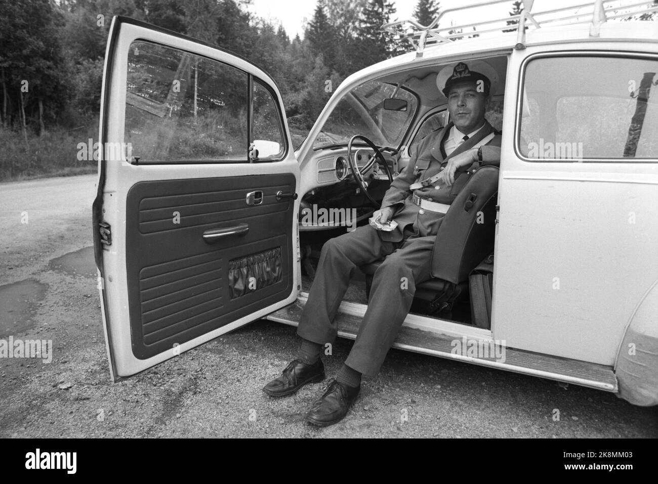 1971 a customs officer fits on the border hi-res stock photography and ...
