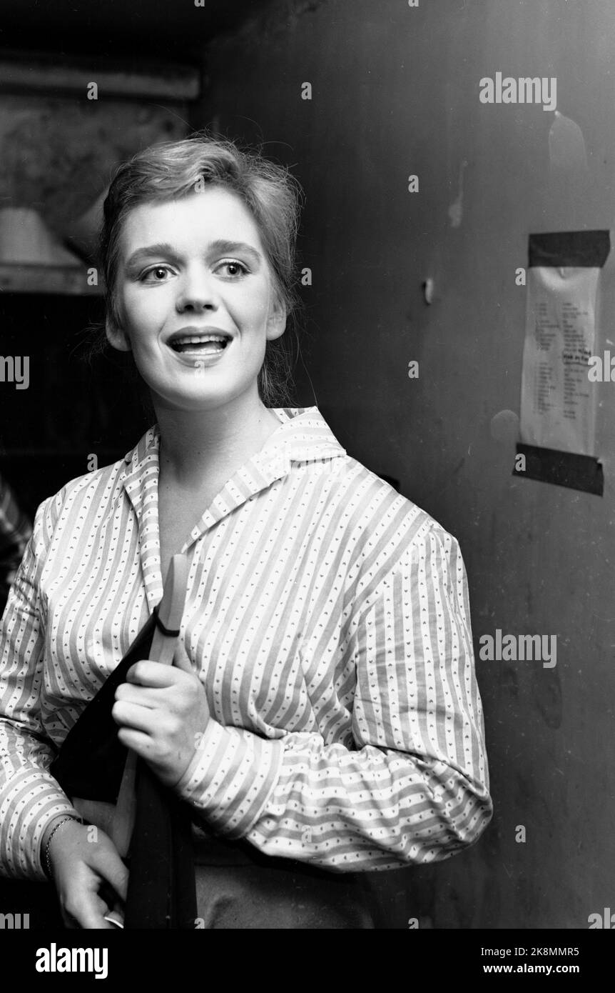 Oslo in the fall of 1956. Frogner Gymnas sets up review. Here Kari ...