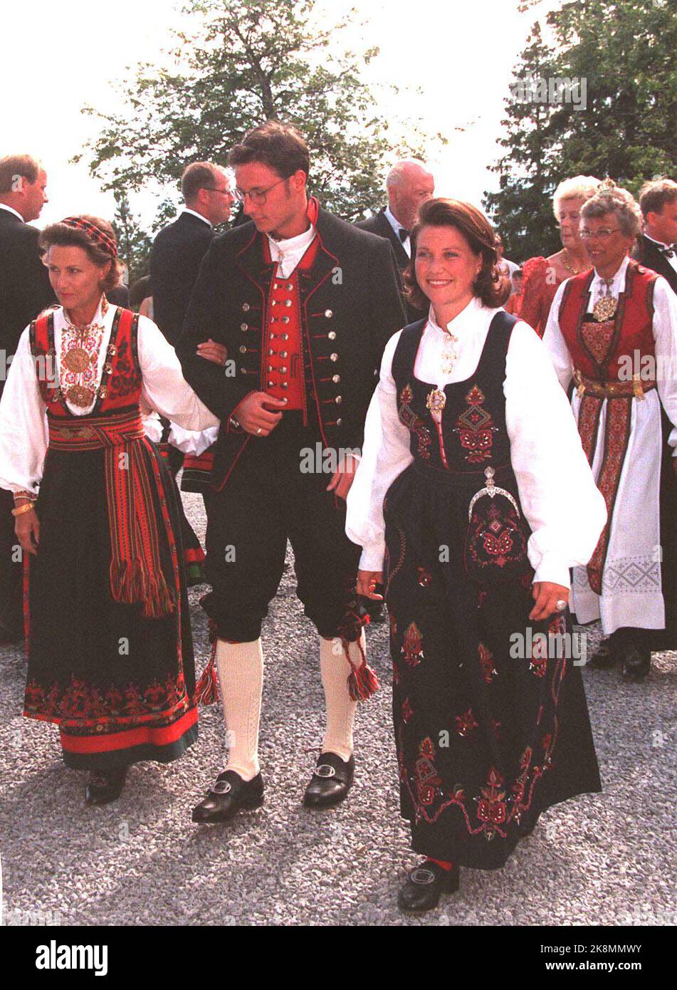 Terje bendiksby ntb the norwegian royal house full figure bunads hi-res stock photography and ...