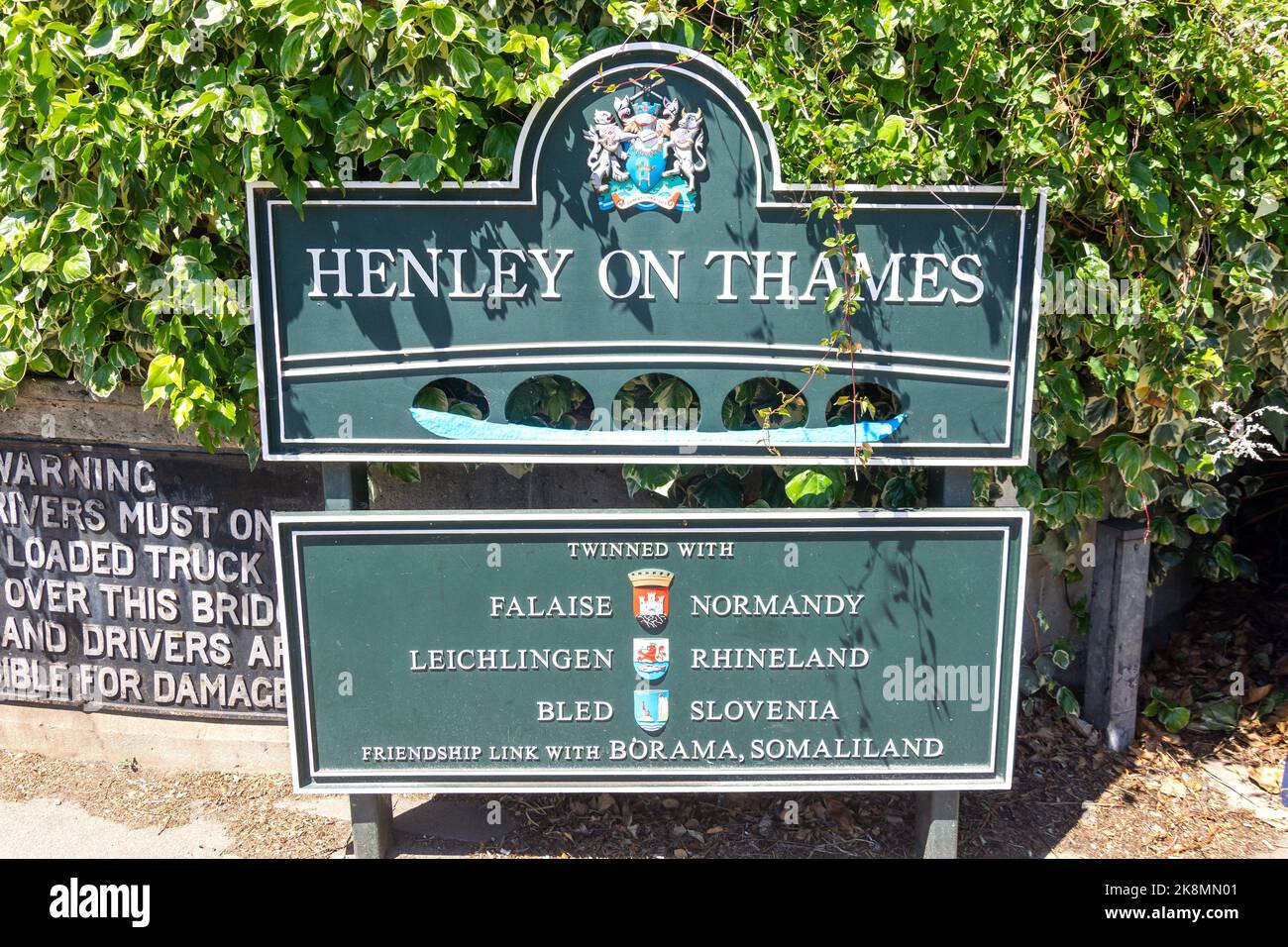 Henley-on-Thames sign on Henley Bridge, Hart Street, Henley-on-Thames ...