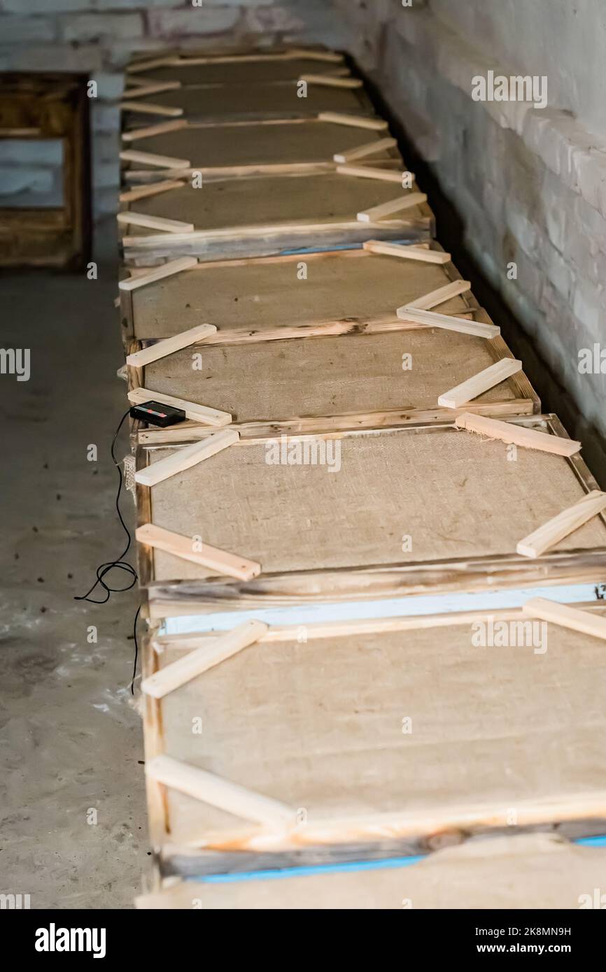 Bee hive insulation hi-res stock photography and images - Alamy