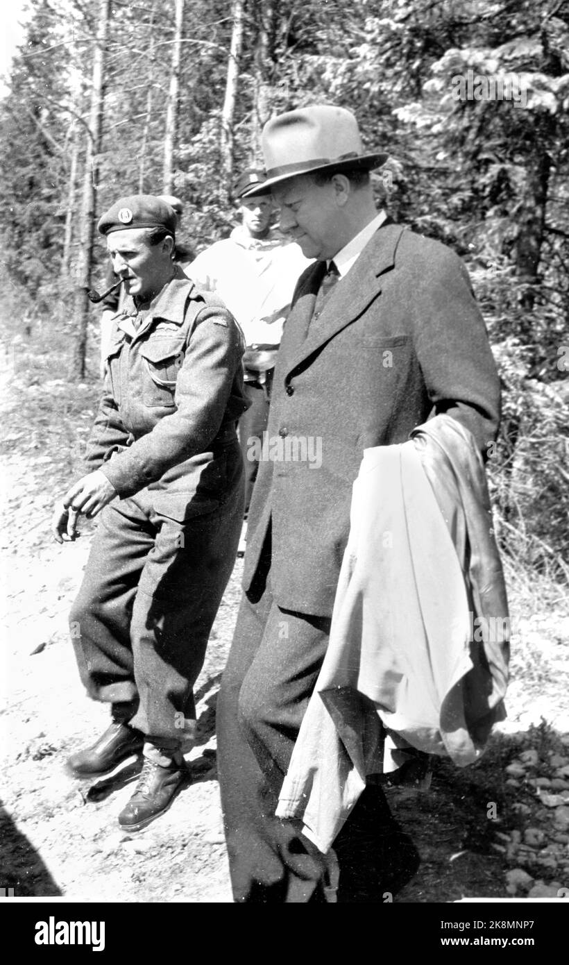 Trandum June 1945. Minister President Vidkun Quisling and soldiers at ...