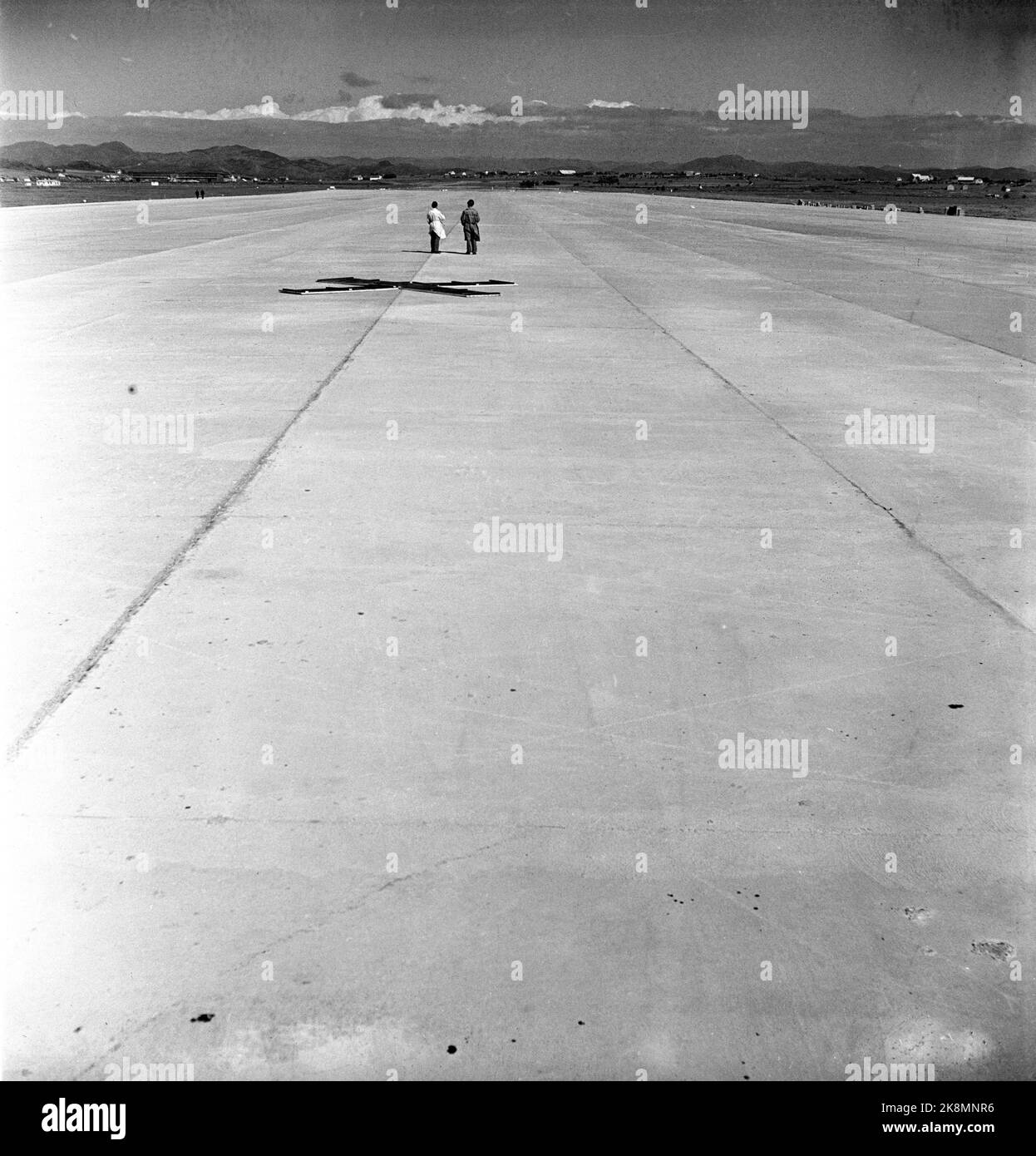 Runway photo Black and White Stock Photos & Images - Alamy