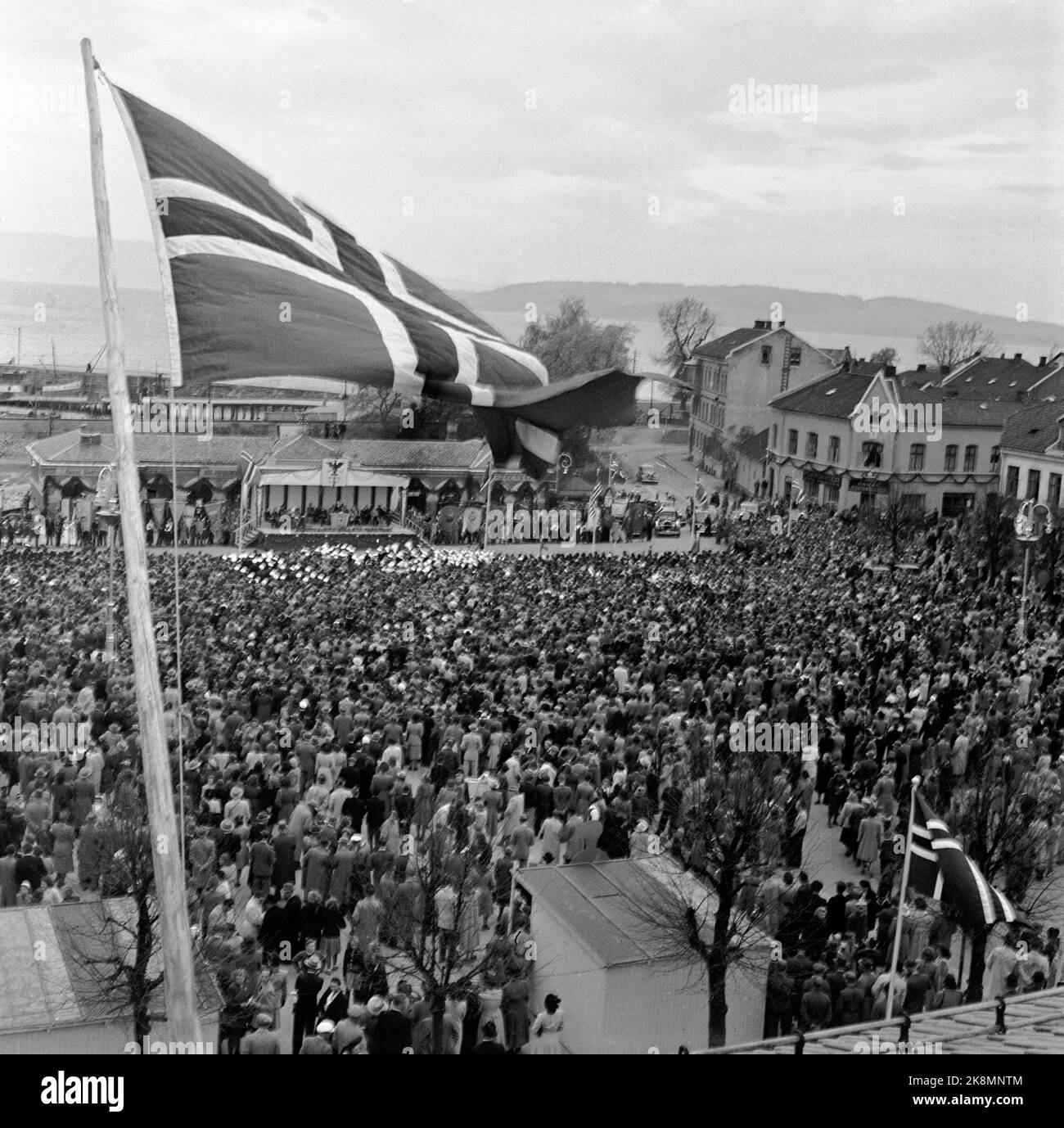 Hamar 19490513. Celebration of Hamar City's anniversary. The King and ...
