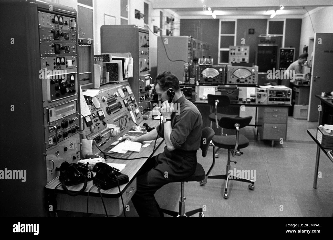 Svalbard 19651208 The Christmas plane to Svalbard, with post, Christmas ...