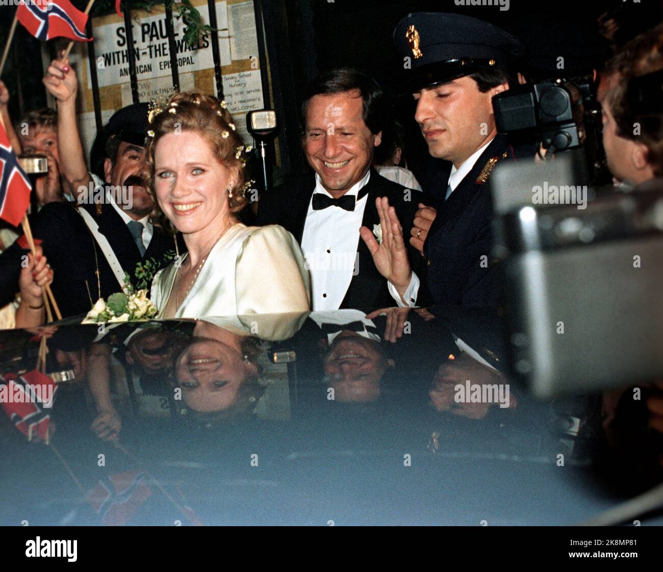 Rome wedding couple hi-res stock photography and images - Alamy