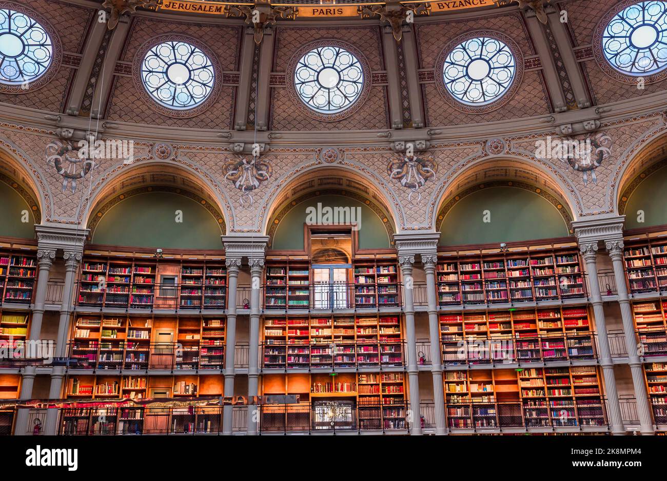 PARIS, FRANCE, OCTOBER 20, 2022 : Oval reading room in National Library ...