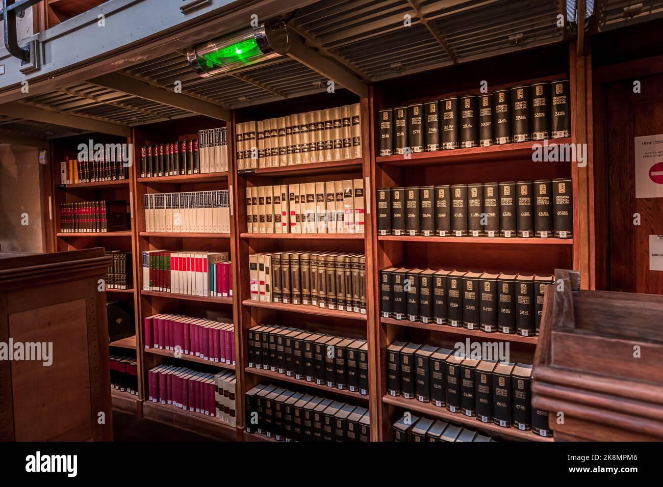 PARIS, FRANCE, OCTOBER 20, 2022 : Oval reading room in National Library ...