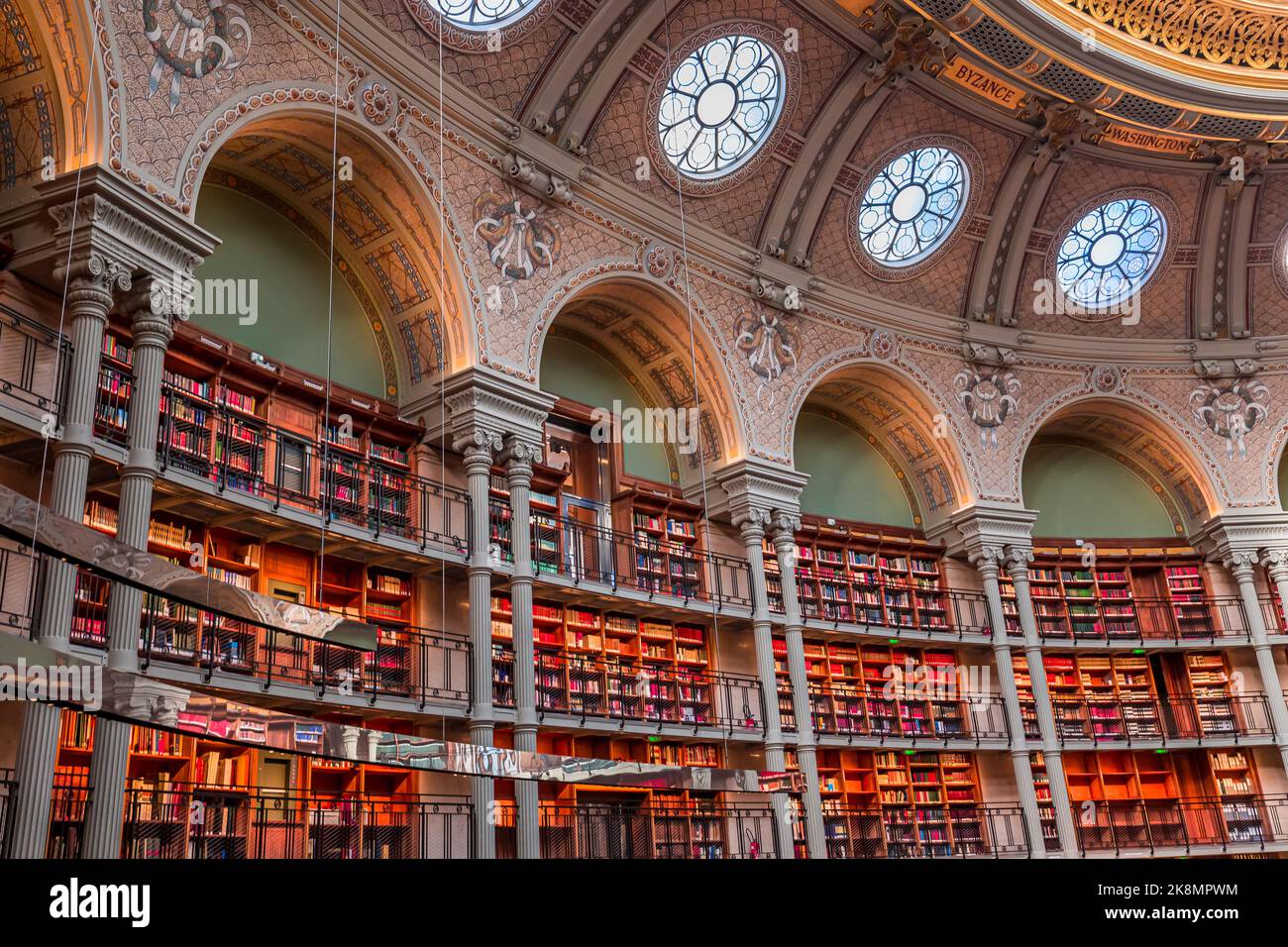 PARIS, FRANCE, OCTOBER 20, 2022 : Oval reading room in National Library ...