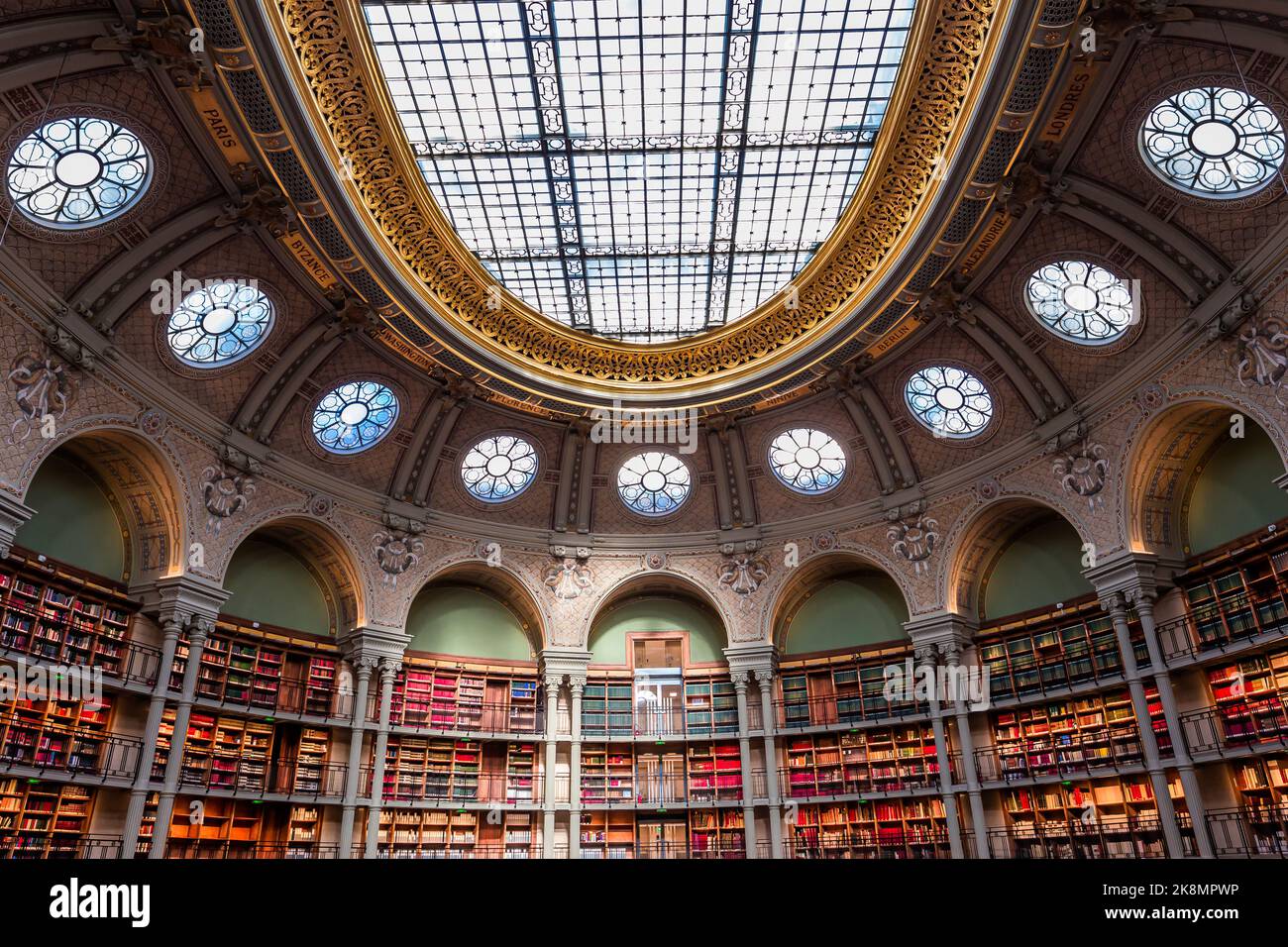 PARIS, FRANCE, OCTOBER 20, 2022 : Oval reading room in National Library ...