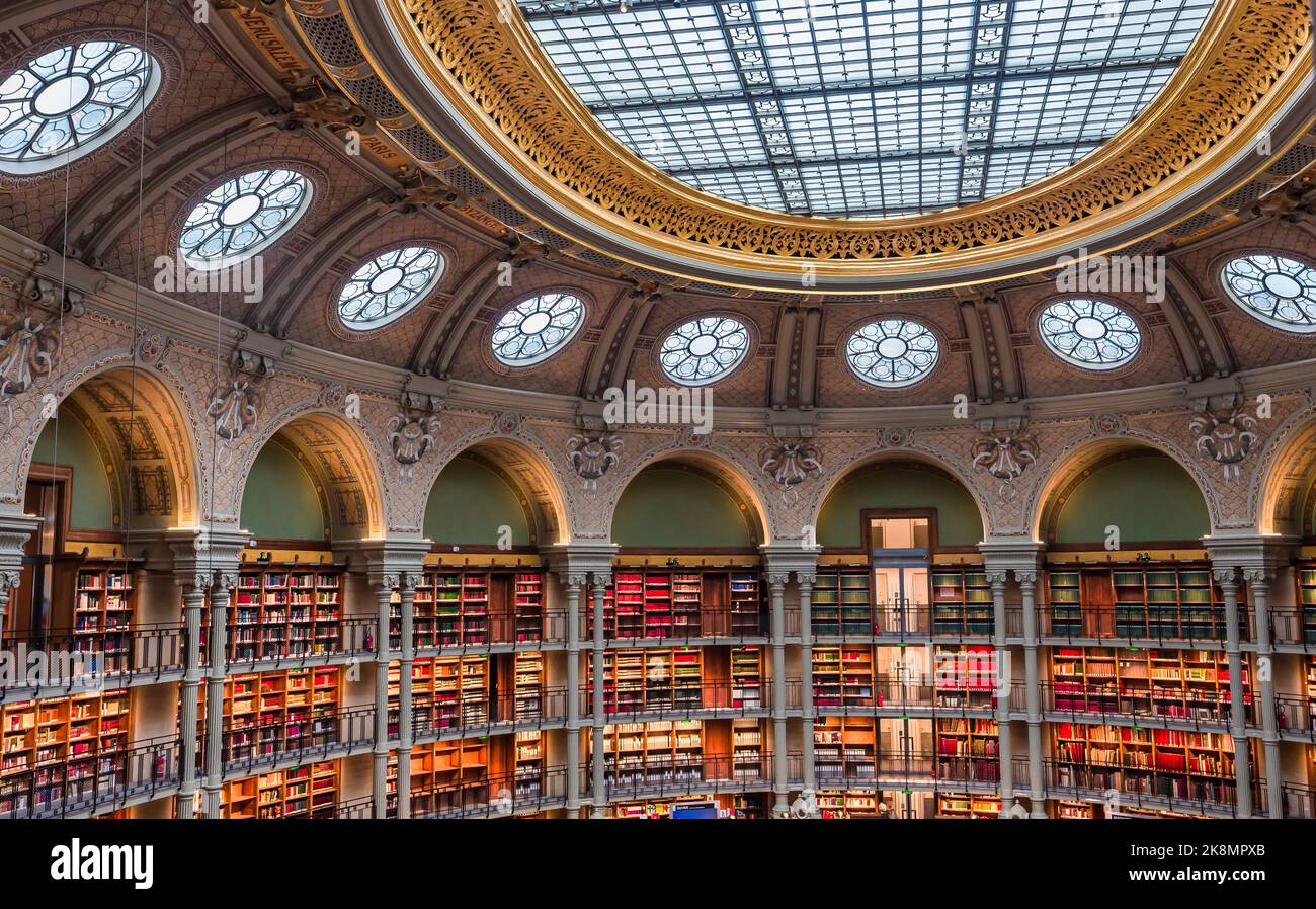 PARIS, FRANCE, OCTOBER 20, 2022 : Oval reading room in National Library ...