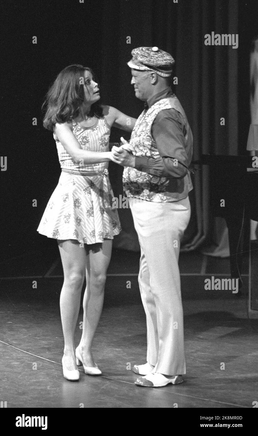 Oslo 197409. Artist Wenche Myhre is seen here with Povel Ramel in "Pow ...