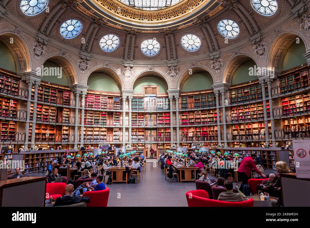 PARIS, FRANCE, OCTOBER 20, 2022 : Oval reading room in National Library ...