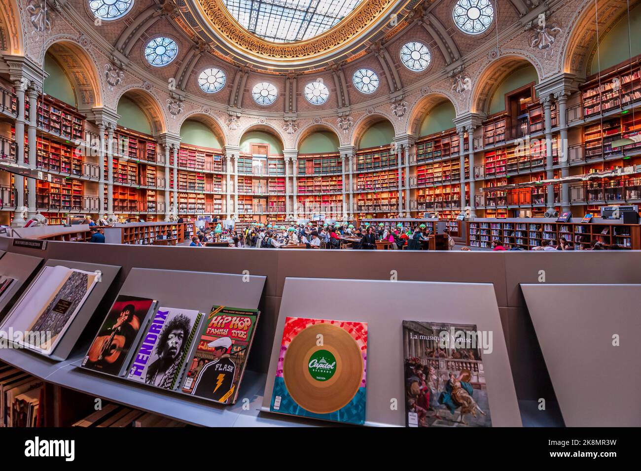 PARIS, FRANCE, OCTOBER 20, 2022 : Oval reading room in National Library ...