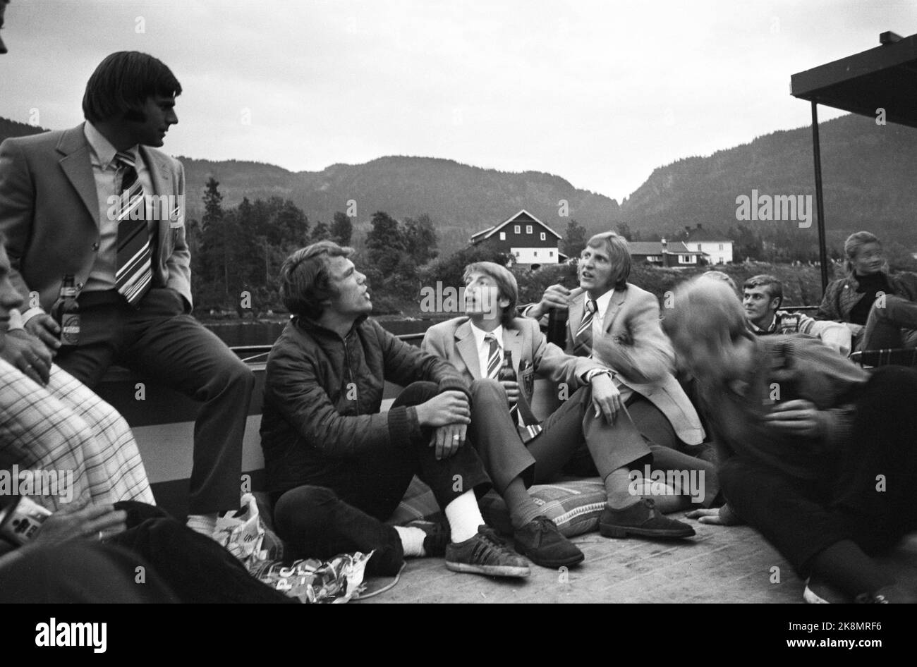 Sundvollen, 19710623. The West German national team met the Norwegian ...