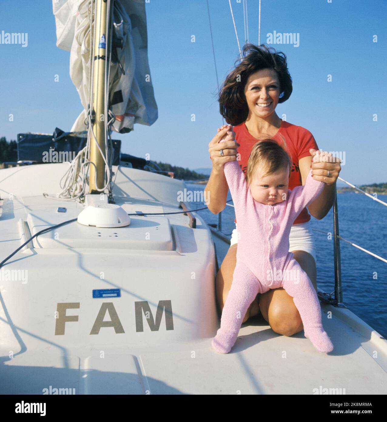 Nesøya 197508. Artist Wenche Myhre with her husband Torben Friis-Möller ...