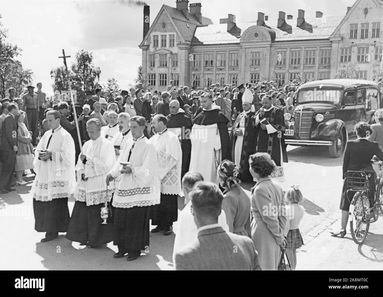 Hamar, 19490615. Catholic splendor and holiday at Sigrid Undset's ...