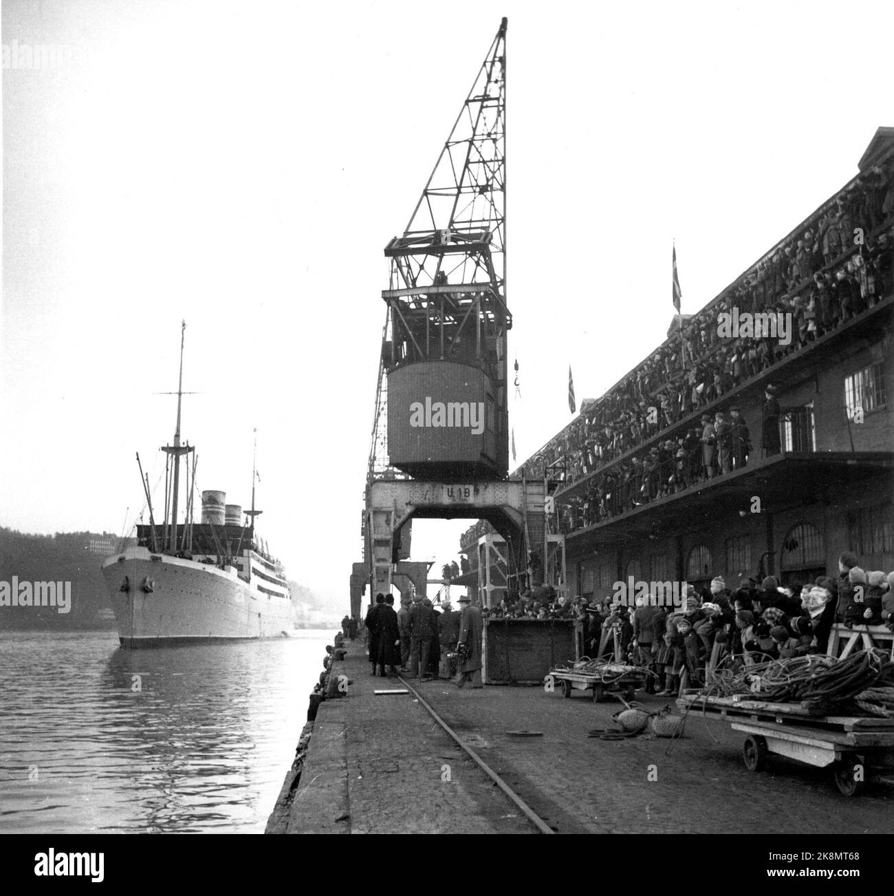 Ntb archive elevator taps christmas passenger vessel harbors hi-res ...
