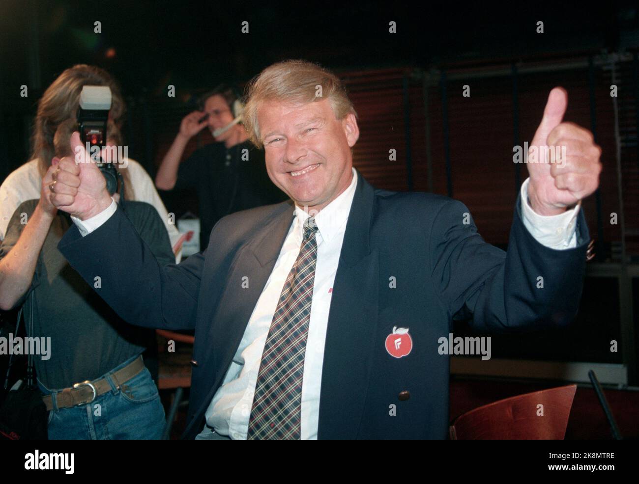 1995 here with a winning mile and thumbs up photo hi-res stock ...