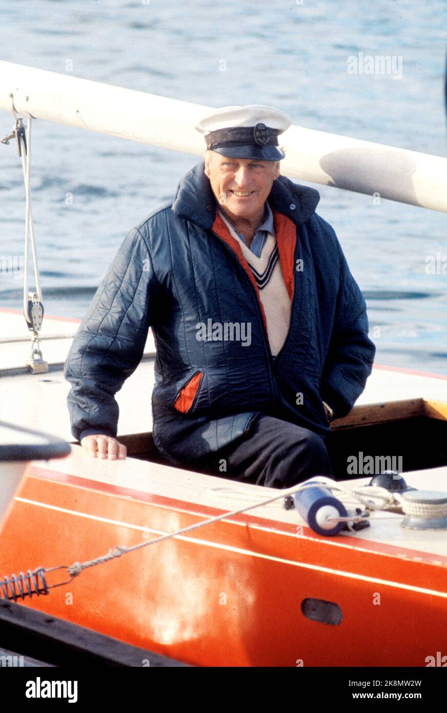 Oslo 1973. A smiling King Olav is out and sails with the boat "Bingo ...